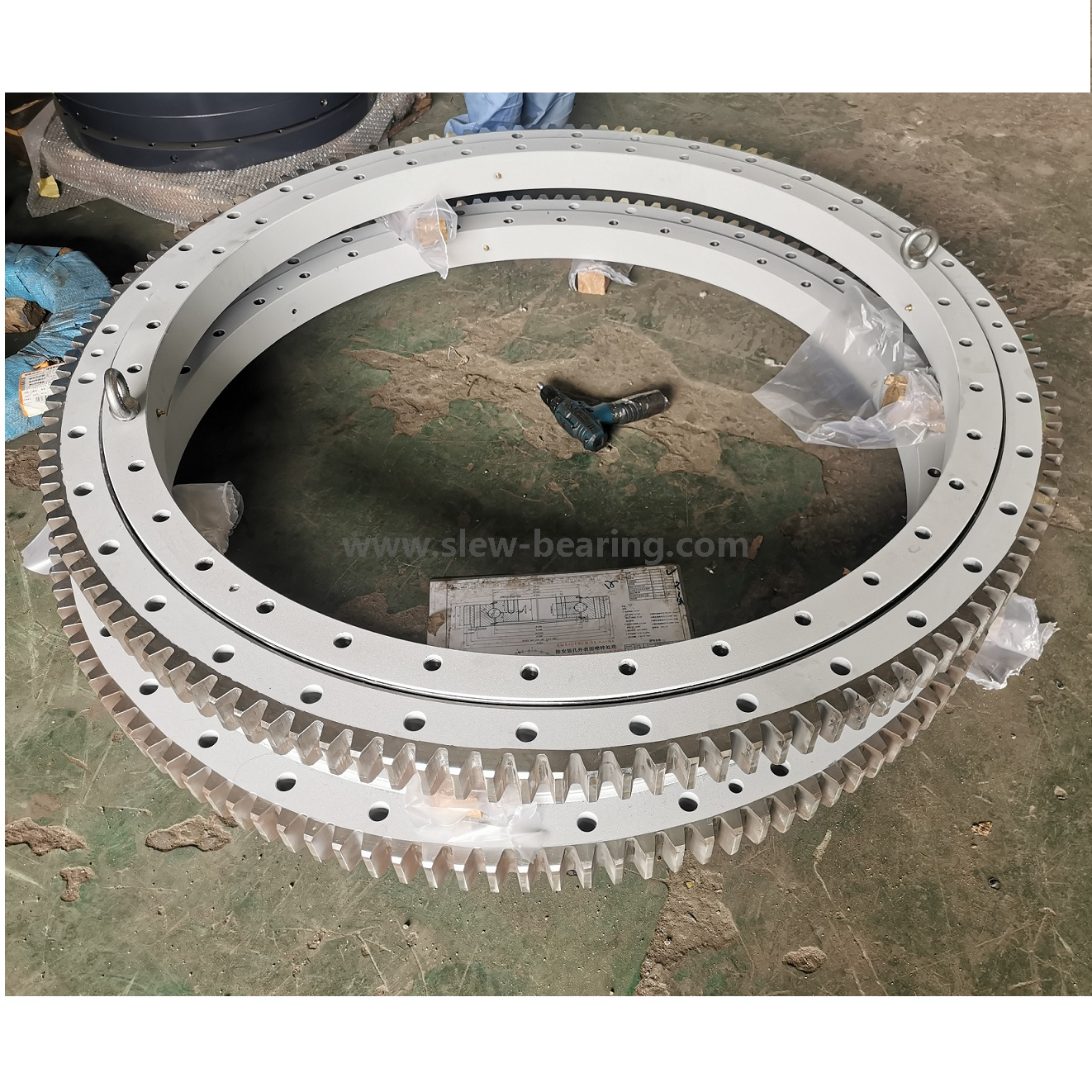 High Quality China Supply Wind Turbine Zinc Sprayed Slewing Ring ...